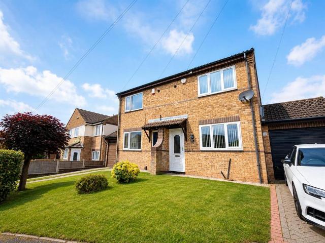 Britannia Avenue, Nottingham NG6 2 bed semi detached house to rent £1,075 pcm £248 pw