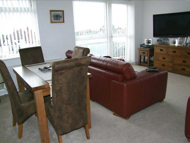 Britannia Road, Westcliff on Sea SS0 2 bed apartment to rent £1,295 pcm £299 pw