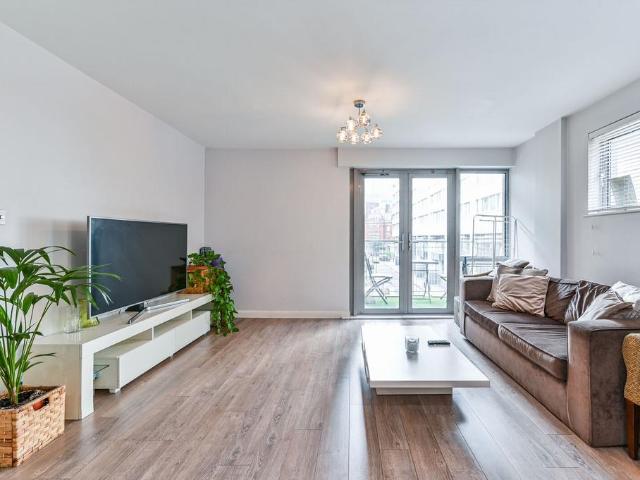 Britannia Walk, Islington, London, N1 2 bed flat to rent £3,500 pcm £808 pw