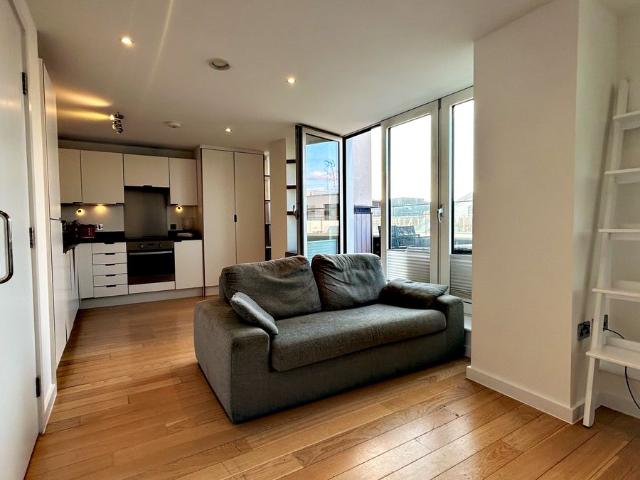 Britannia Walk, London N1, 1 bed flat to rent, £2,700 pcm | PrimeLocation
