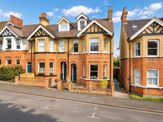 Britton Avenue, Hertfordshire AL3 5 bed end of terrace house to rent £4,750 pcm £1,096 pw