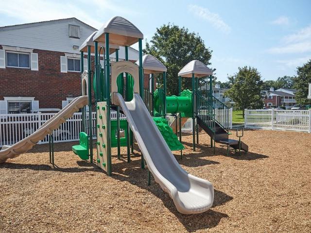Brittany Springs Assoc LLC 2 Bedroom Apartment for Rent at 3401 Bristol Oxford Valley Rd, Levittown, PA 19057