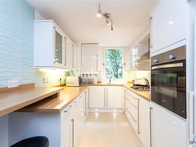 Britten Close, London NW11, 2 bed flat to rent, £2,600 pcm | PrimeLocation