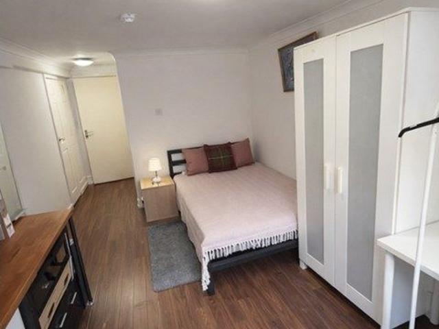 Brixton, Brixton SW2, Room to rent, £950 pcm | PrimeLocation