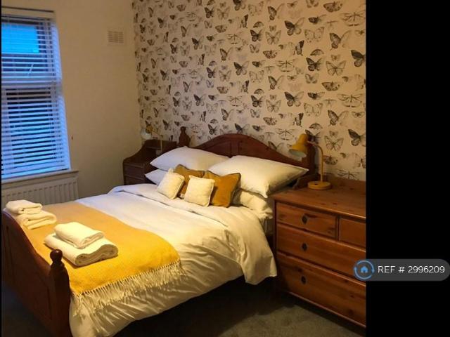 Brixton Hill Court, London, SW2 2 bed flat to rent £2,250 pcm £519 pw