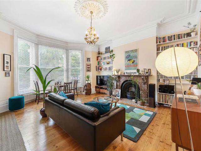 Brixton Hill, Brixton Hill SW2, 2 bed flat to rent, £3,500 pcm | PrimeLocation