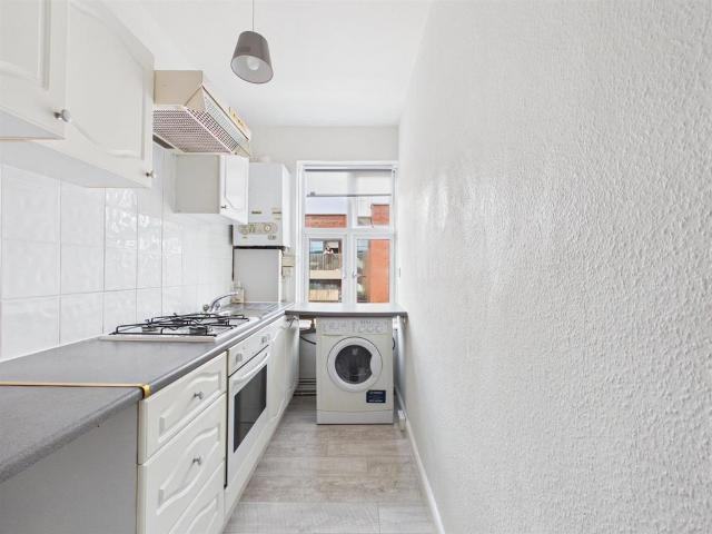 Brixton Hill, London SW2 1 bed flat to rent £1,700 pcm £392 pw