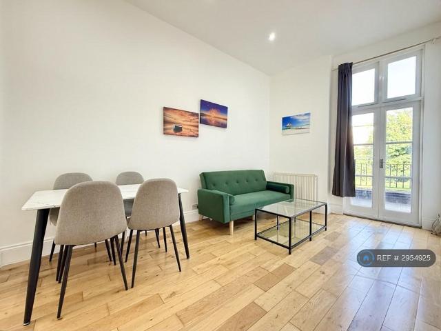 Brixton Hill, London, SW2 1 bed flat to rent £1,850 pcm £427 pw
