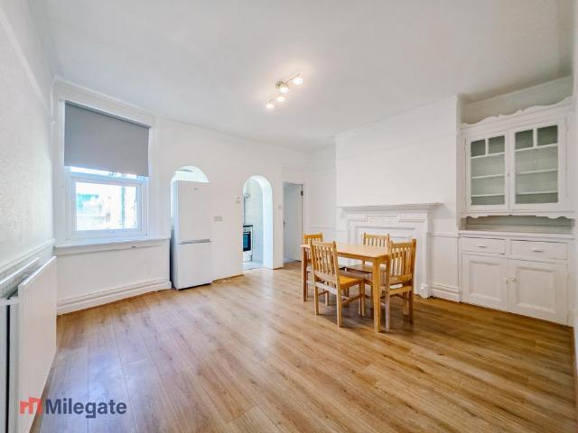 Brixton Hill, London SW2 3 bed flat to rent £2,500 pcm £577 pw