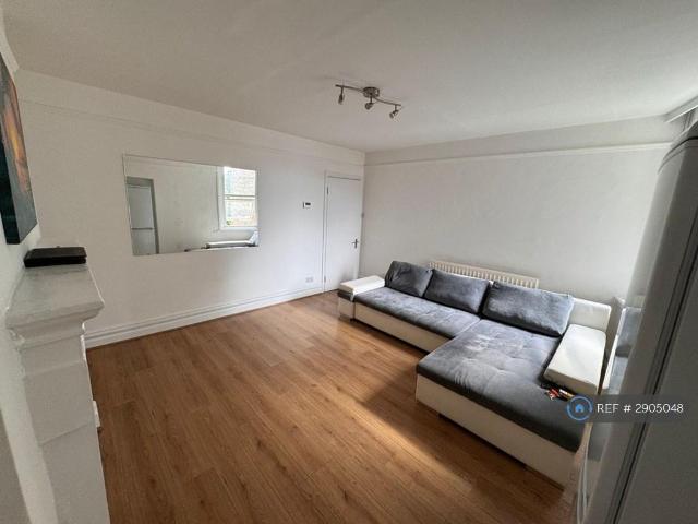 Brixton Hill, London, SW2 3 bed flat to rent £2,750 pcm £635 pw