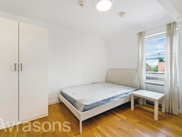 Brixton Road, Oval SW9, Studio to rent, £1,200 pcm | PrimeLocation