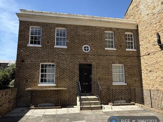 Brixton Road, London, SW9 3 bed flat to rent £3,350 pcm £773 pw