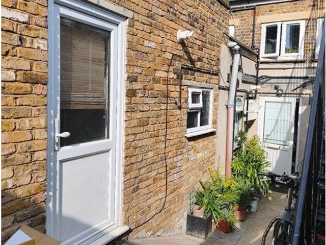 Brixton Road, London SW9, Studio to rent, £1,300 pcm | PrimeLocation
