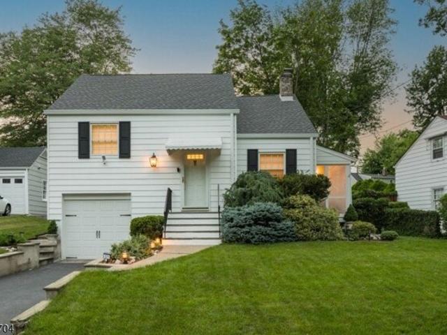 Briant Pkwy, Summit, Home For Sale