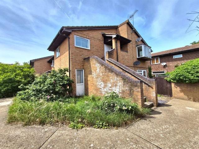 Briar Close, Hampton TW12, 1 bed maisonette to rent, £1,350 pcm | PrimeLocation