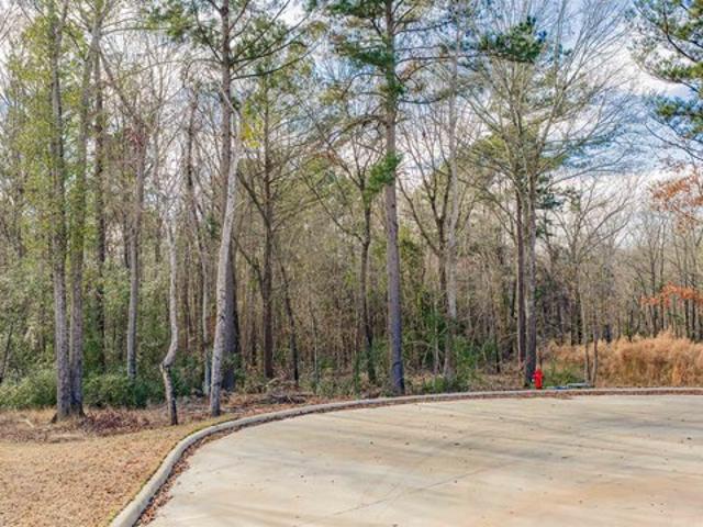 Briar Crest Ln, Longview, TX 75605