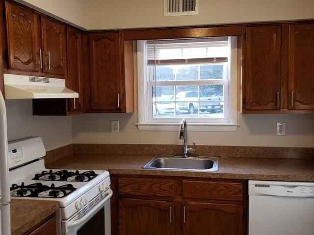 Briar Knoll Apartments 1 Bedroom Apartment for Rent at 1255 Lakewood Road, Toms River, NJ 08753