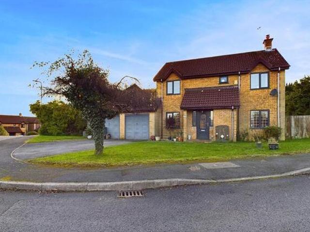 Briarmeadow Drive, Thornhill, 3 Bedroom Detached