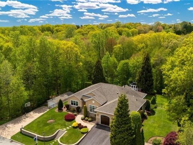 Briarbrooke Ln, Cranston, Home For Sale