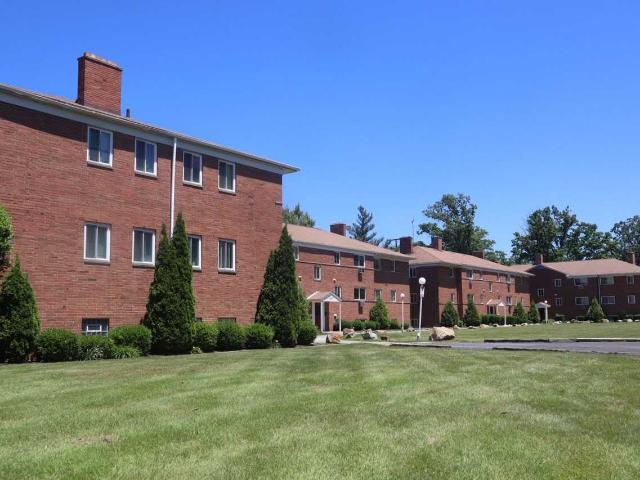 Briardale Commons 1 Bedroom Apartment for Rent at 681 Babbitt Rd, Euclid, OH 44123
