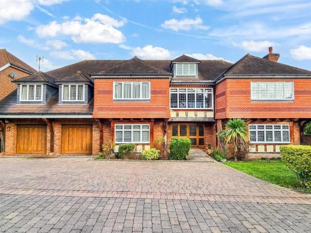 Briarswood, London EN7 6 bed detached house to rent £6,950 pcm £1,604 pw