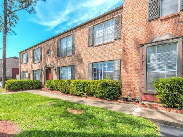 Briarwest 2 Bedroom Apartment for Rent at 2010 Winrock Blvd, Houston, TX 77057 Great Uptown