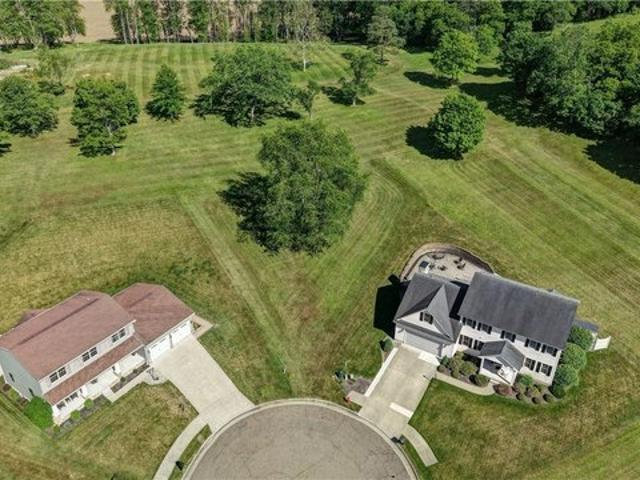 Briarwood Dr SE, New Philadelphia, OH 44663