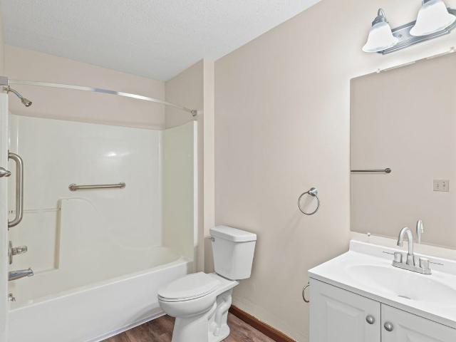 Briarwood II 3 Bedroom Apartment for Rent at 100 Northfield Dr, Normal, IL 61761