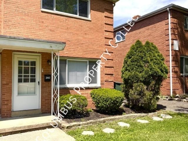 Brick 3 Bedroom Townhome Near Worthington, Clintonville & Olentangy Trail