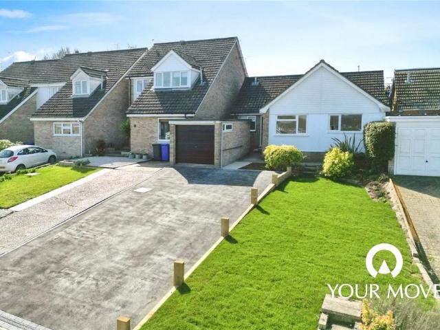 Brick Kiln Avenue, Suffolk NR34 3 bed bungalow to rent £1,295 pcm £299 pw