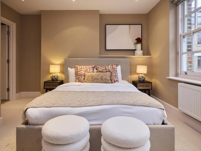 Brick Lane, E1 2 bed flat to rent £4,500 pcm £1,038 pw