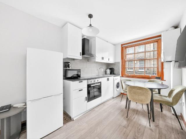 Brick Lane, Shoreditch E1, 2 bed flat to rent, £2,500 pcm | PrimeLocation