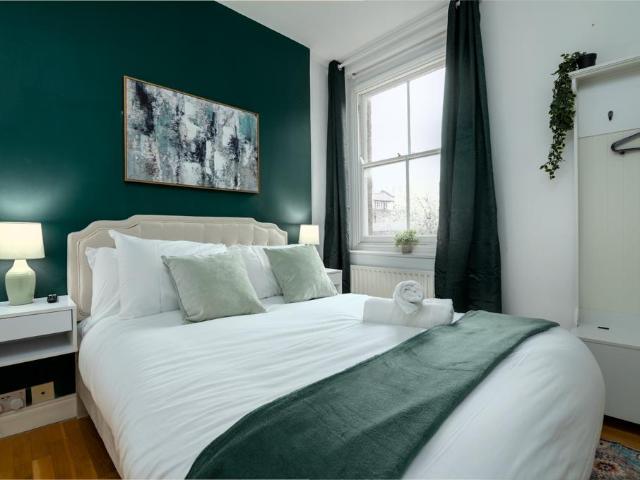 Brick Lane, London E1 1 bed in a flat share to rent £1,000 pcm £231 pw