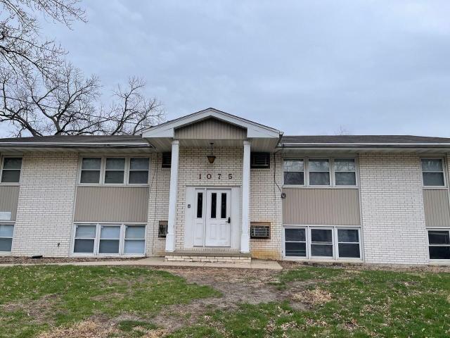 Brick Row Apartments 2 Bedroom Apartment for Rent at 1075 33rd St, Des Moines, IA 50311 Drake