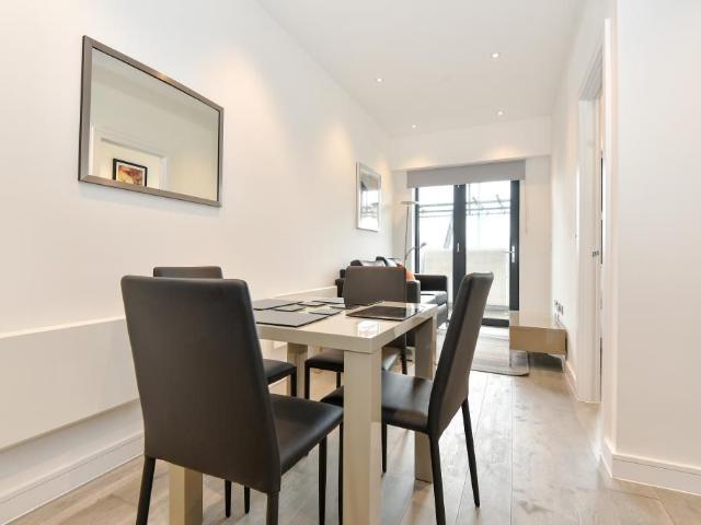 Brickfield Court, Slough SL1, 1 bed flat to rent, £1,300 pcm | PrimeLocation