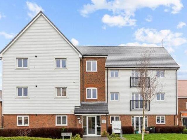 Bricklayer Lane, Faygate, 2 Bedroom Flat