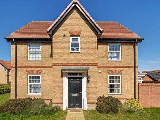 Brickle Wood Avenue, Poringland, 4 Bedroom Detached