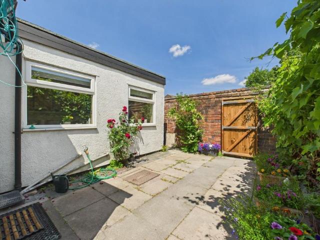 Bridgnorth Road, Wollaston, DY8 3QG