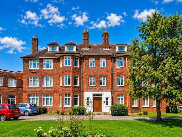 Bridgewater Court, Bridgewater Road. 2 bed apartment to rent £2,100 pcm £485 pw
