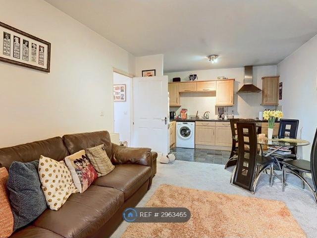 Bridgewater Close, Frodsham WA6, 2 bed flat to rent, £1,045 pcm | PrimeLocation