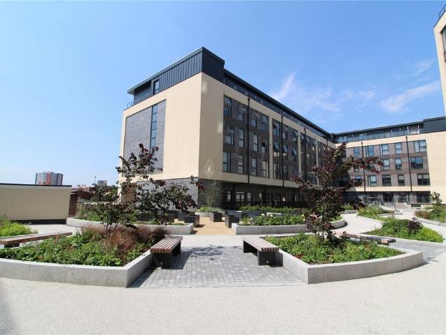 Bridgewater Point, Ordsall Lane. 3 bed flat to rent £1,695 pcm £391 pw