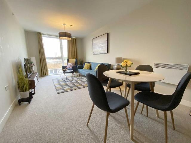 Bridgewater Point, Ordsall Lane, Salford 2 bed apartment to rent £1,225 pcm £283 pw