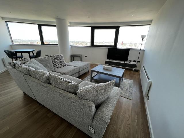 Bridgewater Place 2 bed apartment to rent £1,595 pcm £368 pw