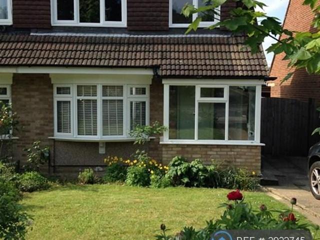 Bridgewater Road, Berkhamsted, HP4 3 bed semi detached house to rent £2,950 pcm £681 pw