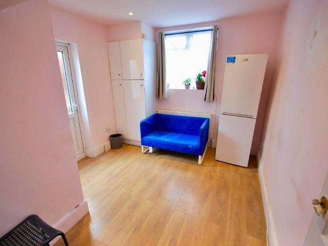 Bridgewater Road, Wembley, Greater. 2 bed ground floor flat to rent £1,800 pcm £415 pw