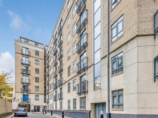Bridgewater Square, City Of London EC2Y, 2 bed flat to rent, £3,142 pcm | PrimeLocation
