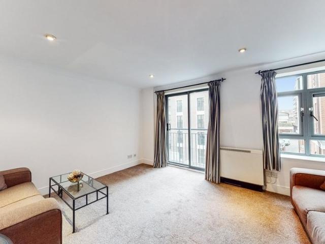 Bridgewater Square, EC2Y 2 bed apartment to rent £3,300 pcm £762 pw
