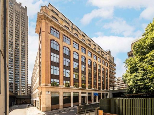 Bridgewater Square, London EC2Y 2 bed flat to rent £2,999 pcm £692 pw