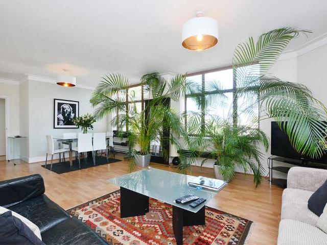 Bridgewater Square, London EC2Y 2 bed flat to rent £3,250 pcm £750 pw