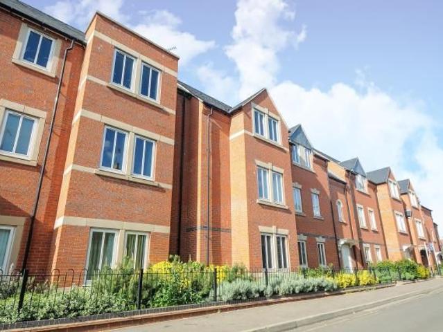 Bridge Court, Causeway, Banbury OX16, 2 bed flat to rent, £1,250 pcm | PrimeLocation